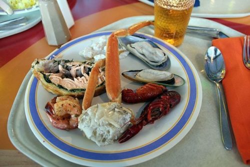 Disney Wonder Dining: The Beach Blanket Buffet - The Kitchen Magpie