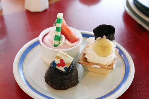 Disney Wonder Dining: The Beach Blanket Buffet - The Kitchen Magpie