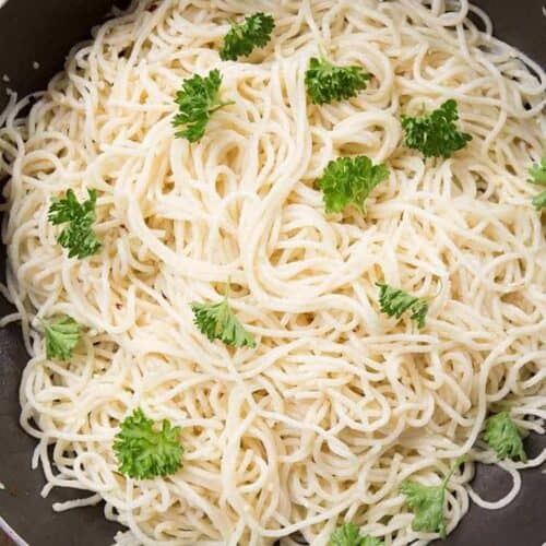How to Make Spaghetti Aglio E Olio - The Kitchen Magpie