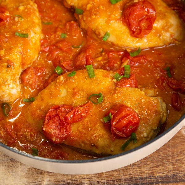 Smashed Tomato Chicken - The Kitchen Magpie