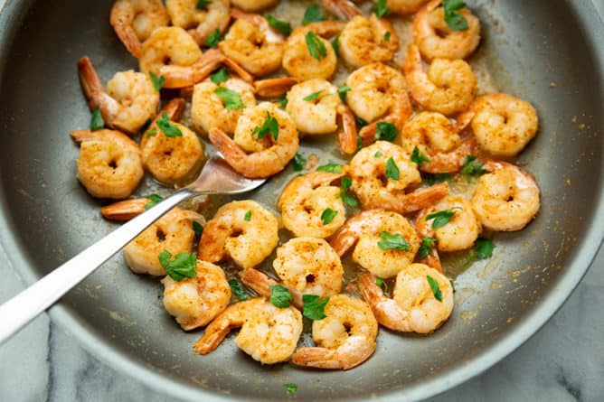 Buttery Old Bay Steamed Shrimp Recipe - The Kitchen Magpie