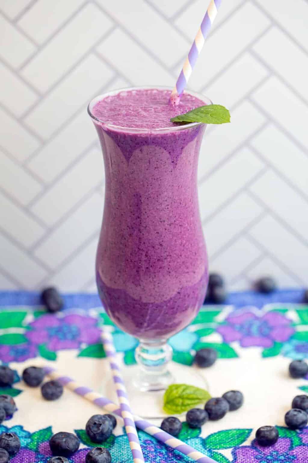 Blueberry Smoothie - The Kitchen Magpie