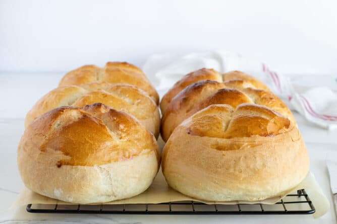 Homemade Bread Bowls - The Kitchen Magpie