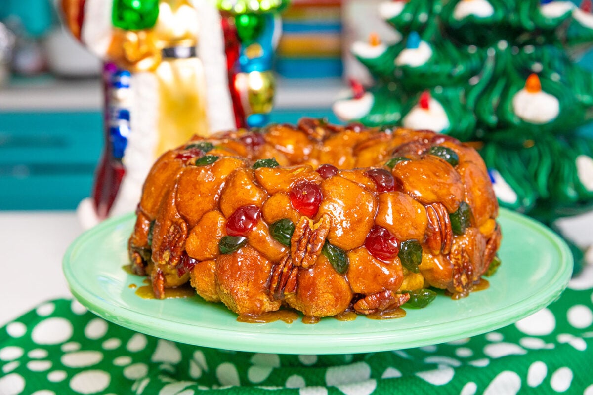 Easy Christmas Monkey Bread - The Kitchen Magpie