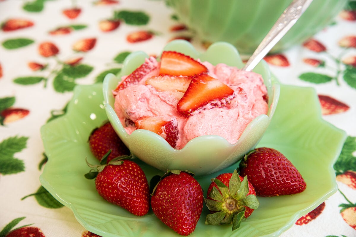 Retro Strawberry Fluff - The Kitchen Magpie